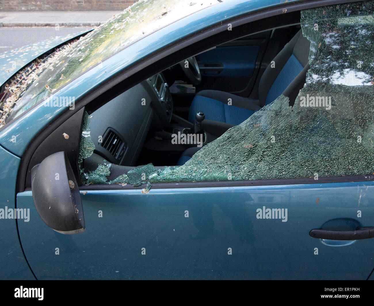 The aftermath of thieves breaking into a car Stock Photo - Alamy