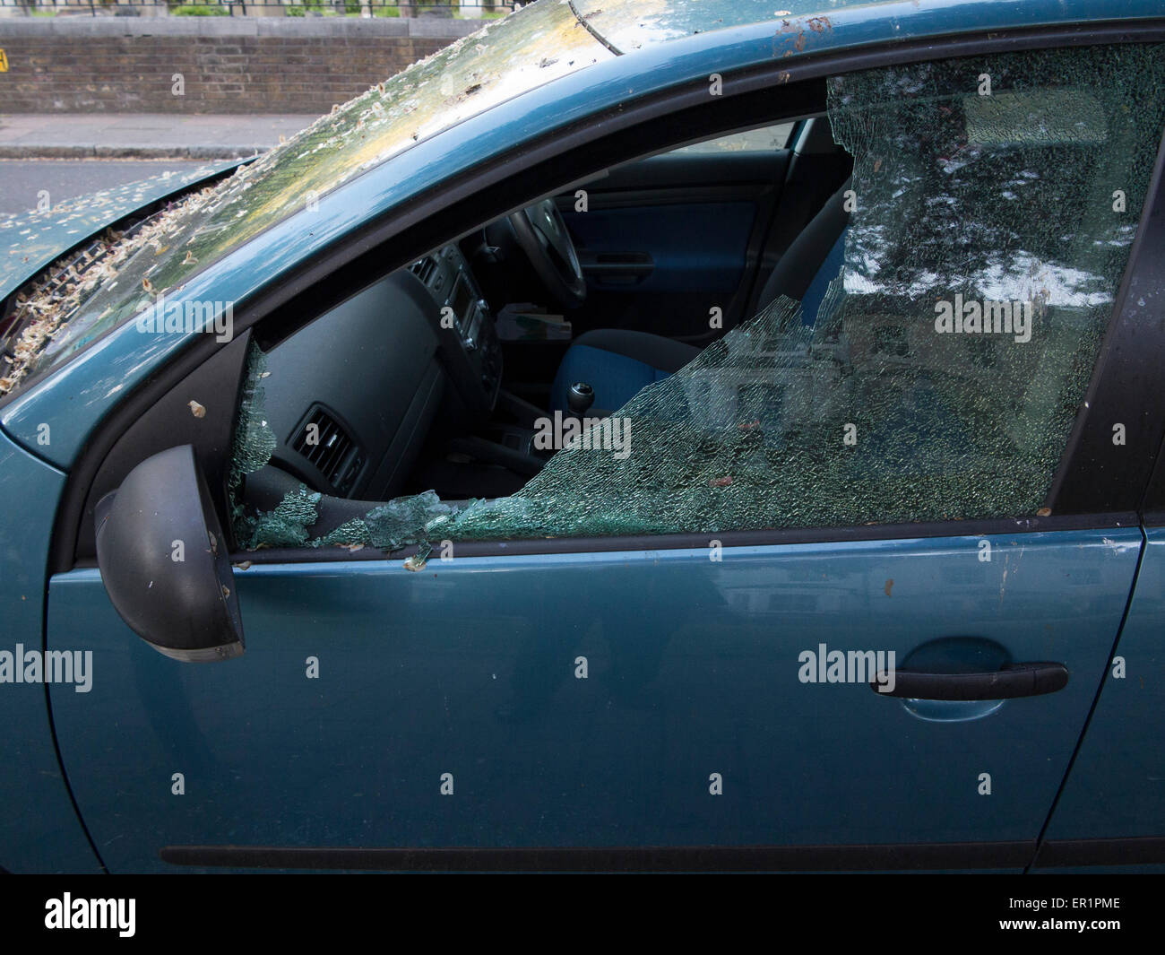 The aftermath of thieves breaking into a car Stock Photo - Alamy