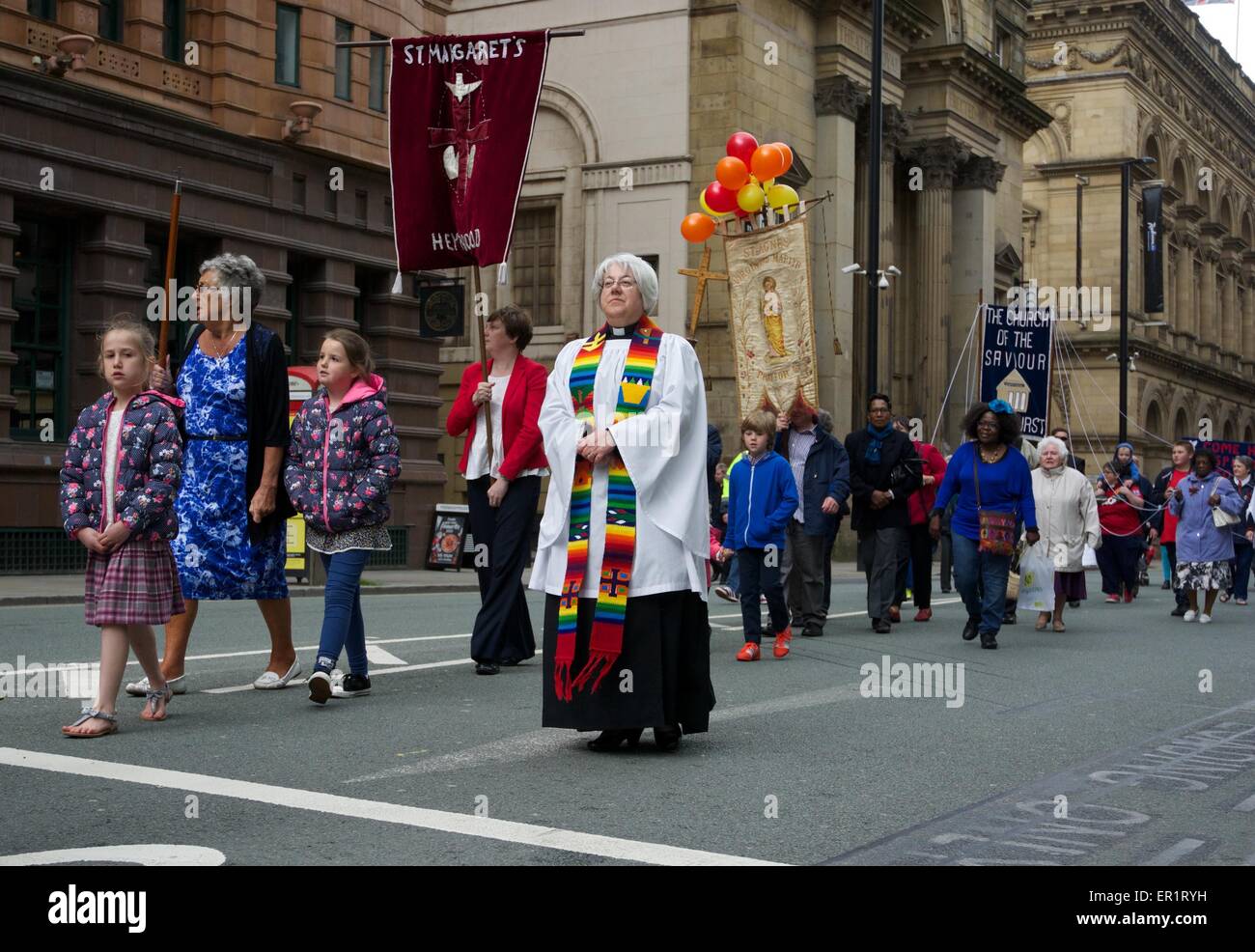 Anglican vestments hi-res stock photography and images - Alamy