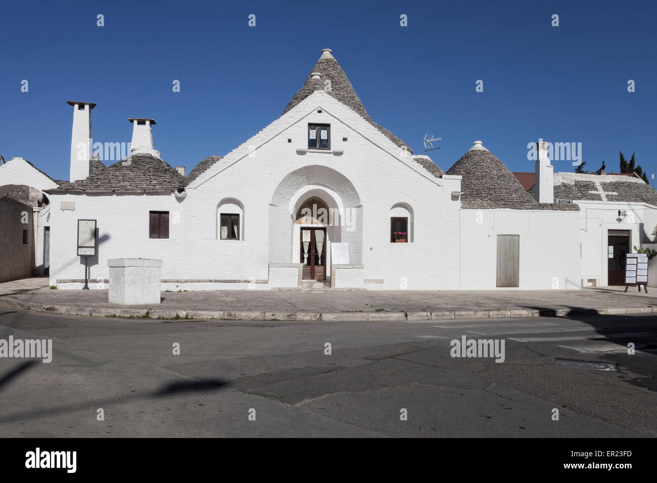Trullo Sovrano, Alberobello, Trulli, Apulia, Puglia, Italy, Travel ...