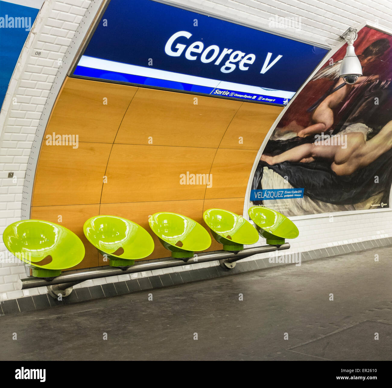 Platform seats hi-res stock photography and images - Alamy