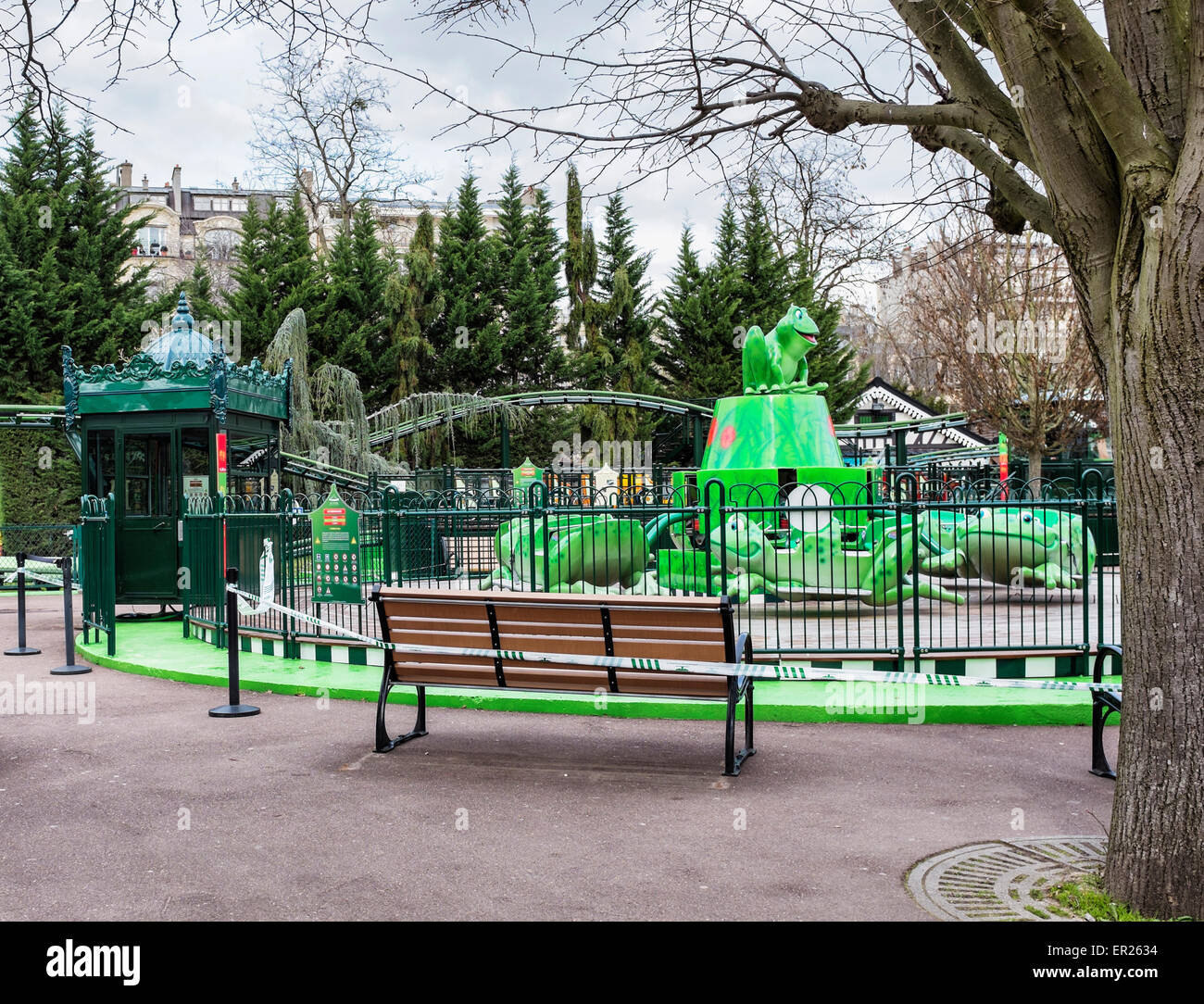 Traditional funfair ride, Jardin d'Acclimatation children's amusement ...
