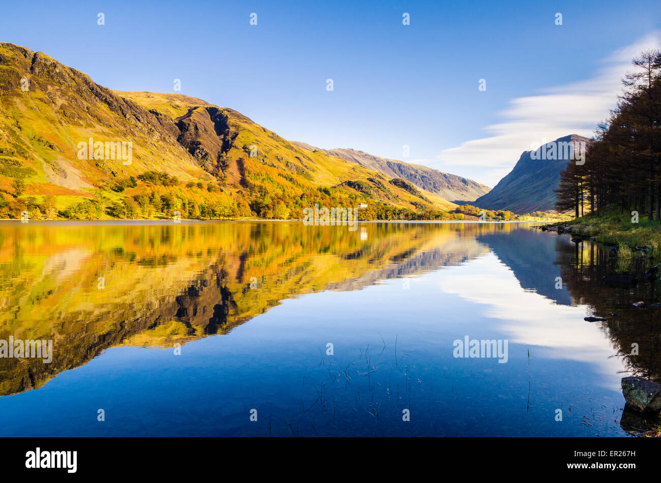 Robinson fell and Fleetwith Pike reflected in Buttermere lake. Lake ...