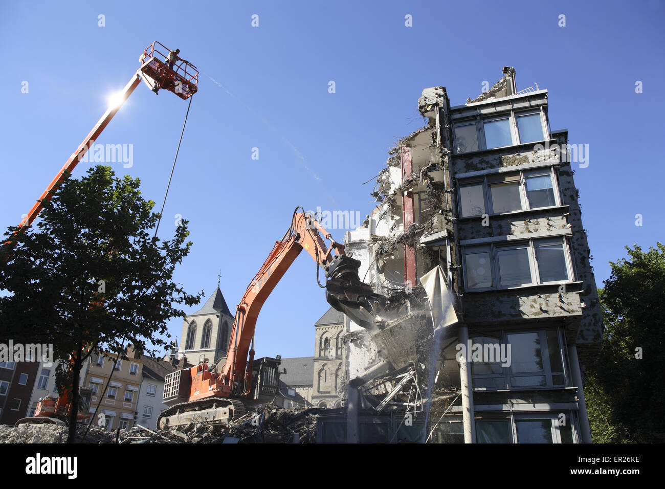 DEU, Germany, Cologne, demolition of a house at the street ...