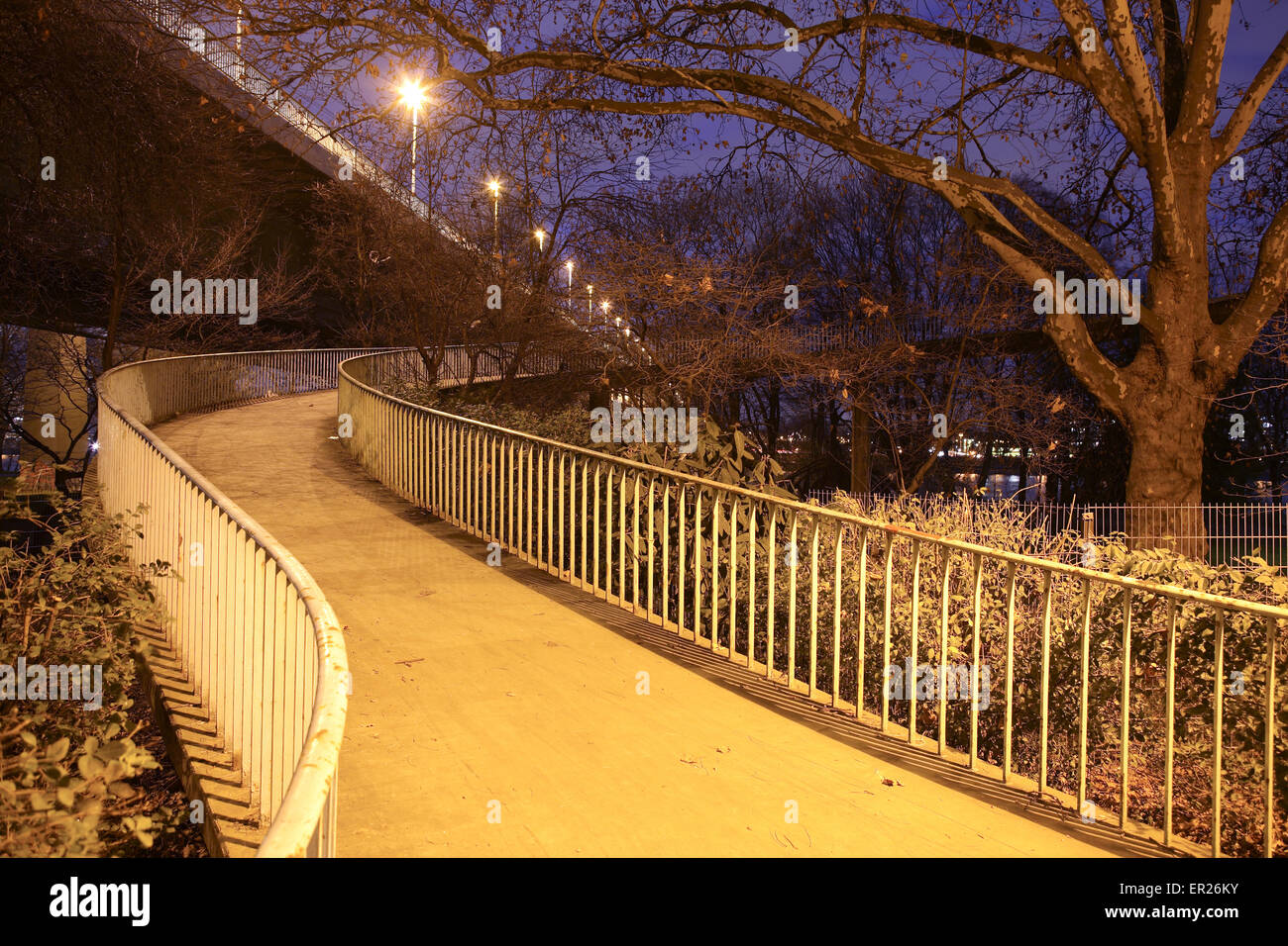 Zoo railings hi-res stock photography and images - Alamy