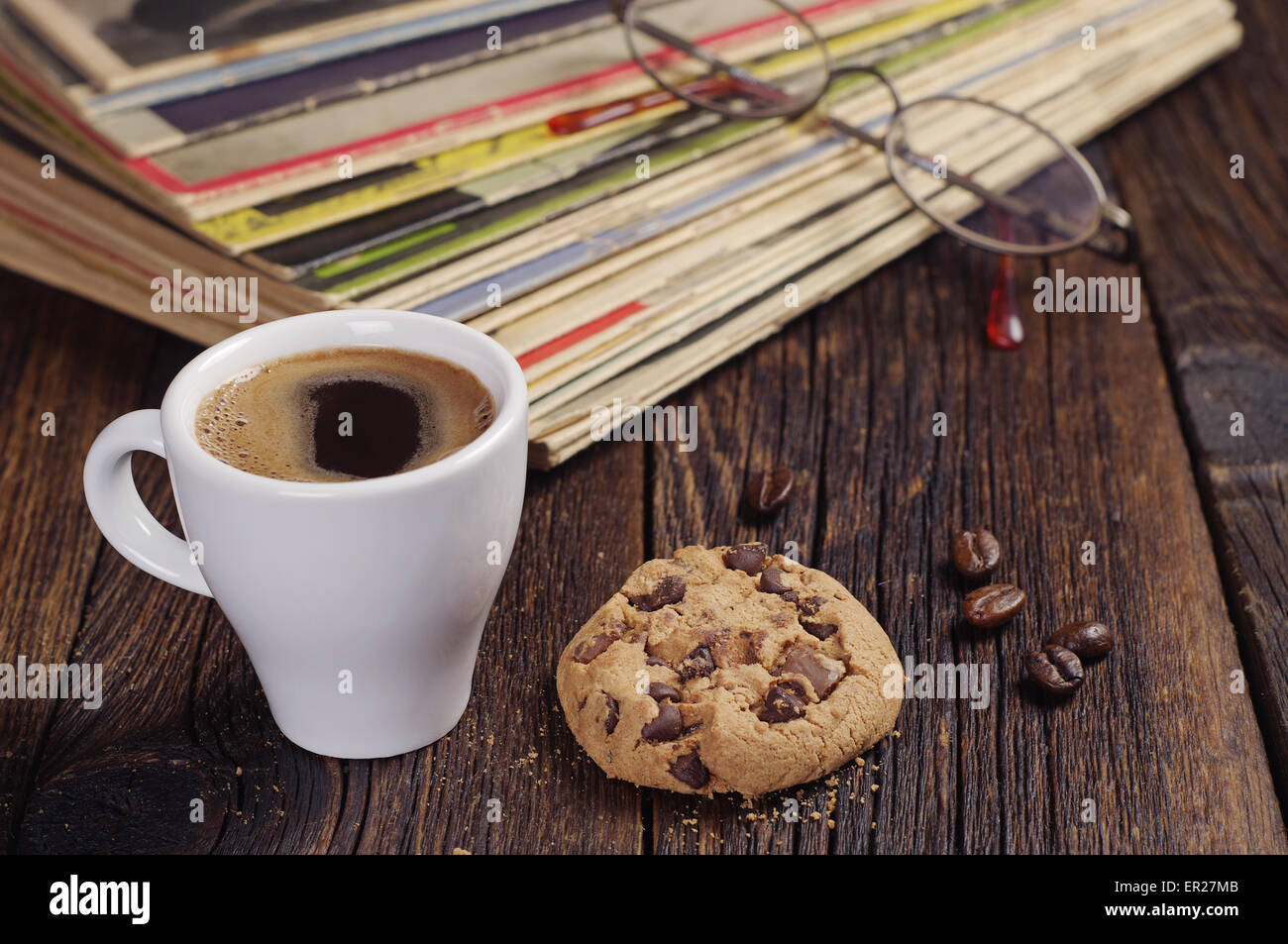 Old magazines coffee table hi-res stock photography and images - Alamy