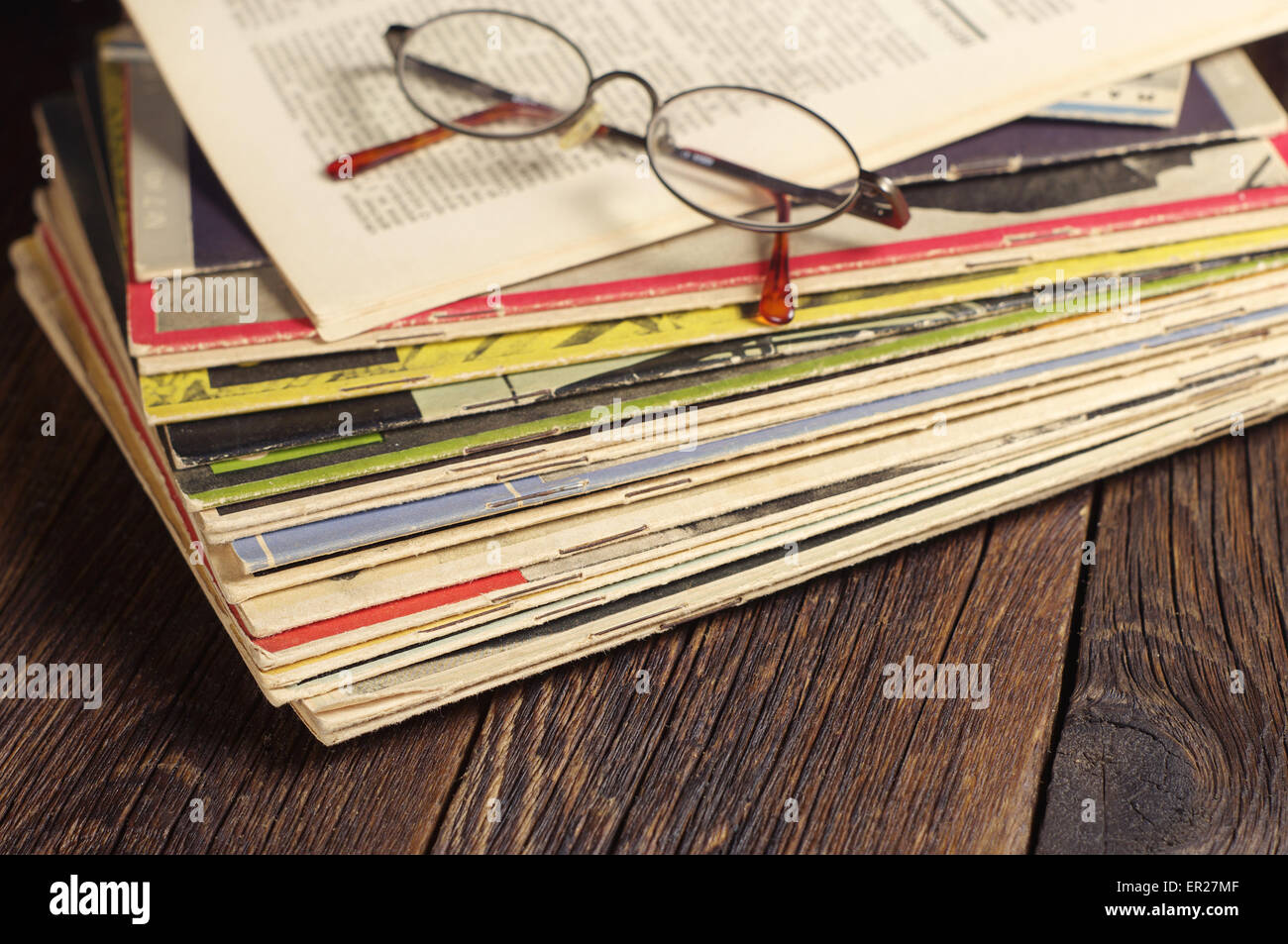 Old magazines and glasses on vintage wooden table Stock Photo - Alamy