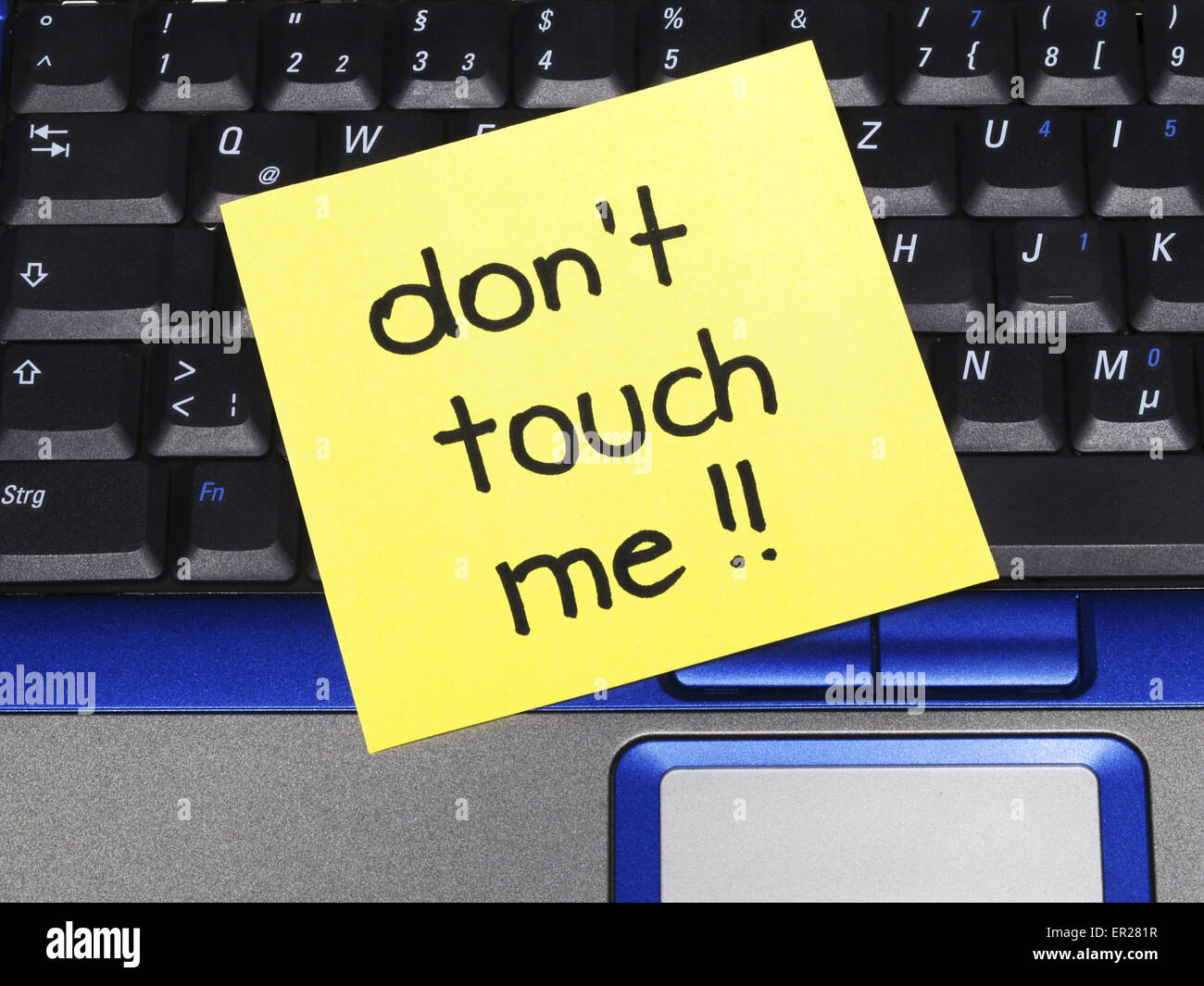 Memo note on notebook, don´t touch me Stock Photo - Alamy