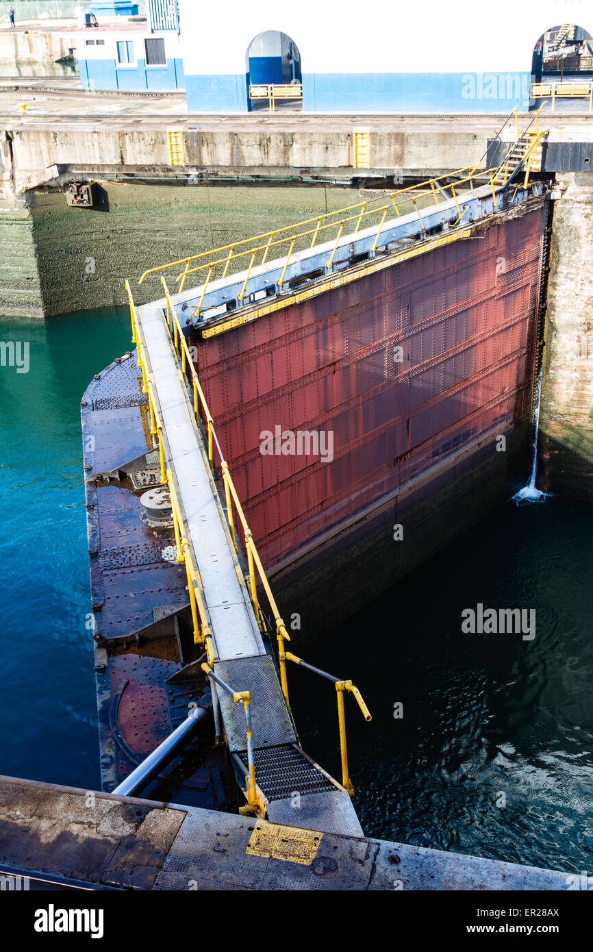 Gatun Lock at the entrance to the Panama Canal Stock Photo - Alamy