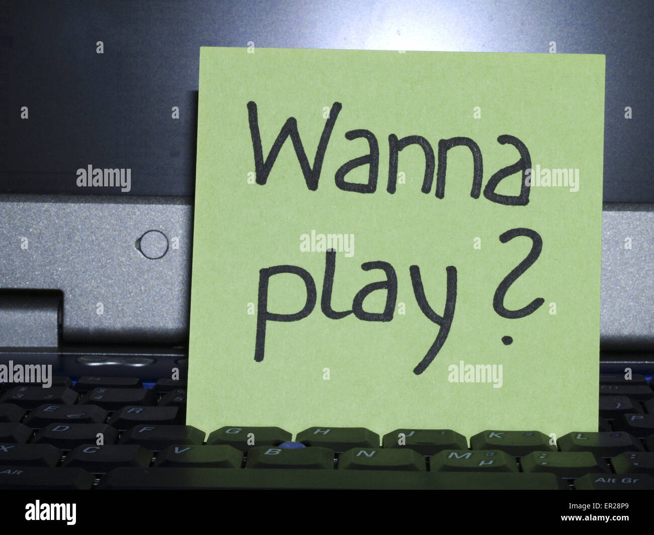 Memo note on notebook, wanna play Stock Photo - Alamy