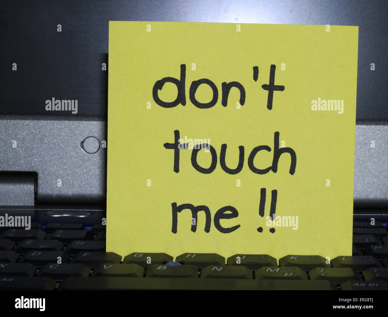 Memo note on notebook, don´t touch me Stock Photo - Alamy