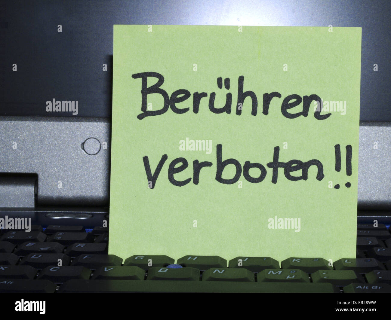 Memo note on notebook, Berühren verboten, do not touch Stock Photo - Alamy