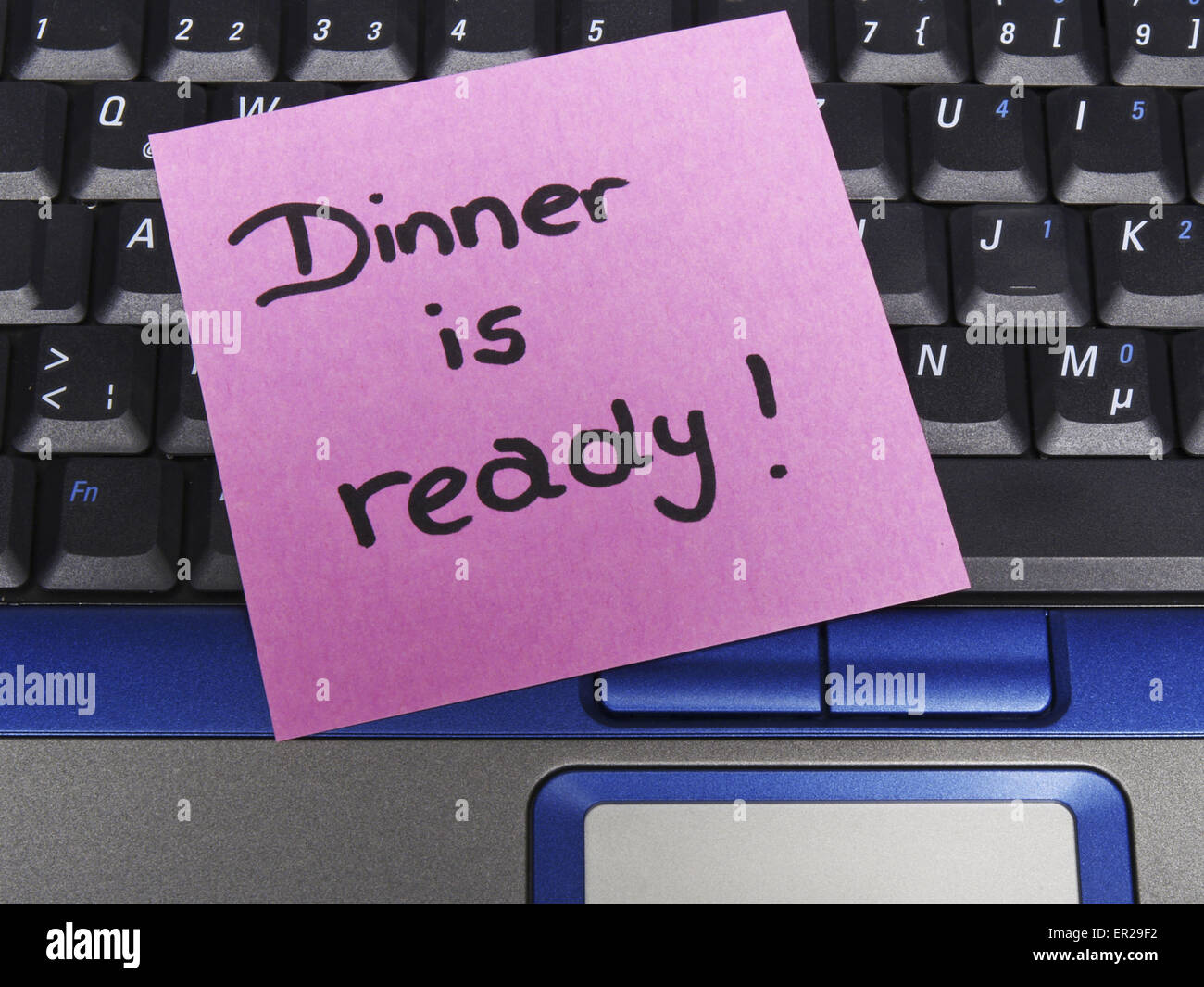 Memo note on notebook, dinner is ready Stock Photo - Alamy