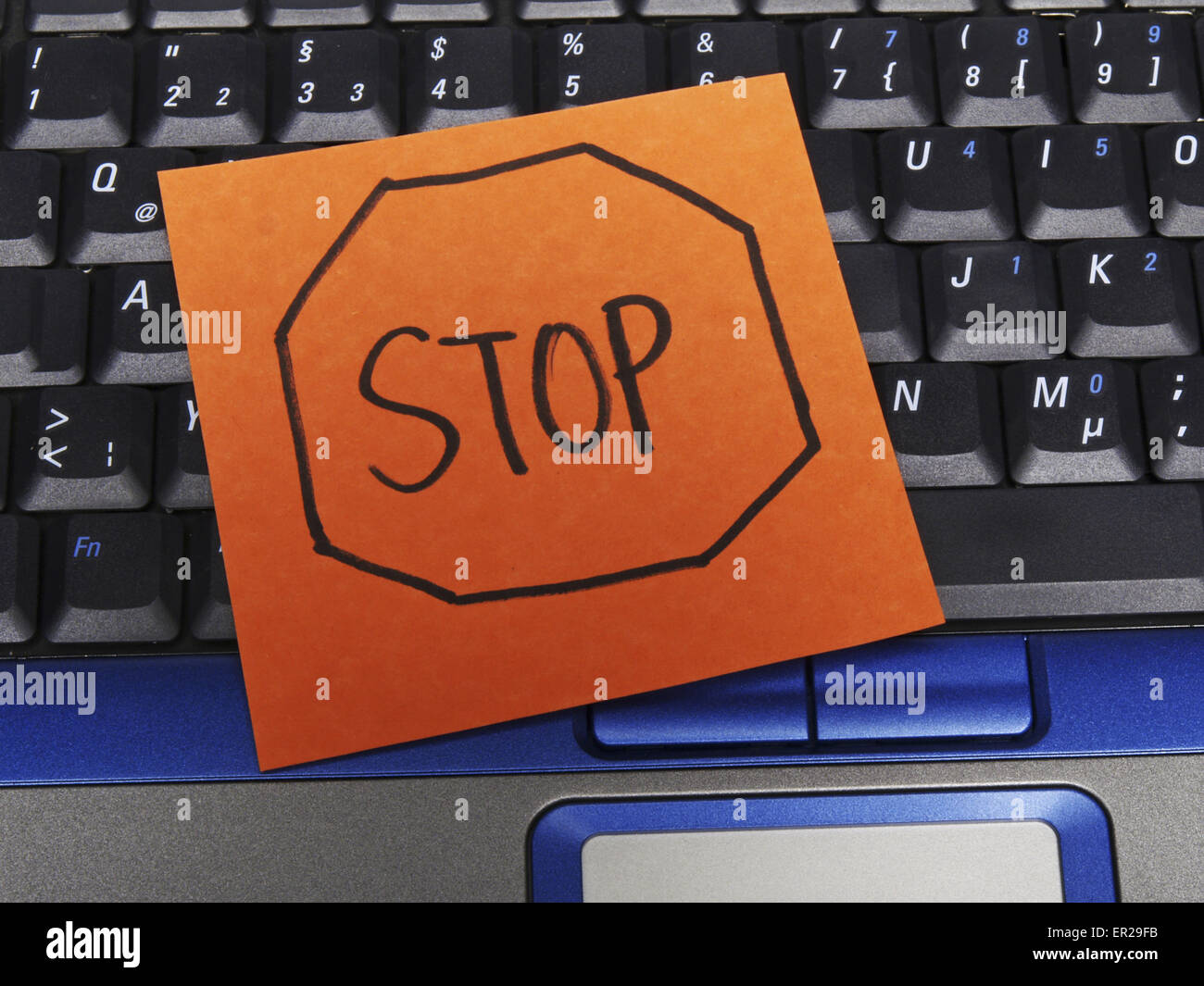 Memo note on notebook, drawing of stop street sign Stock Photo - Alamy