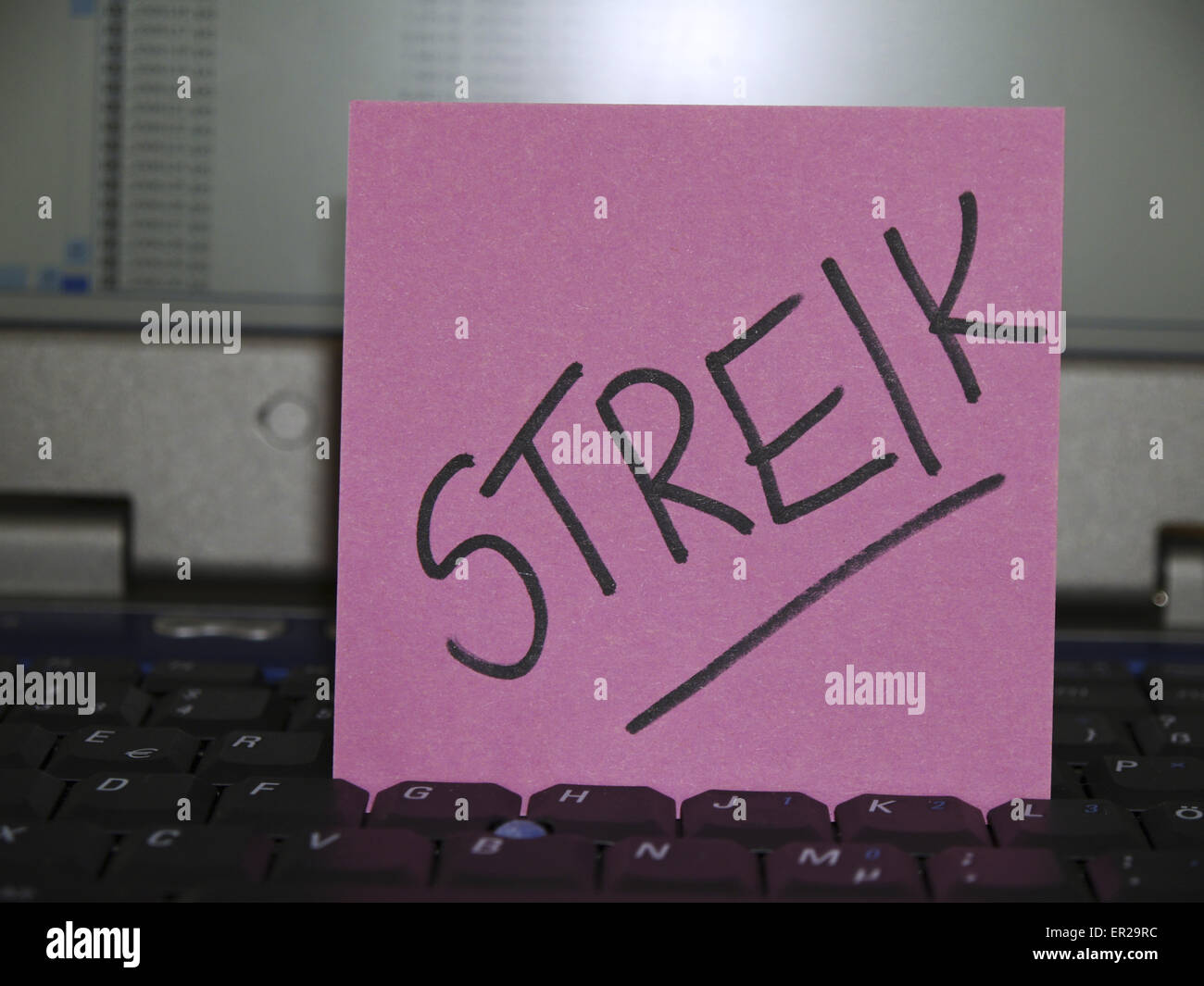 Memo note on notebook, strike Stock Photo - Alamy