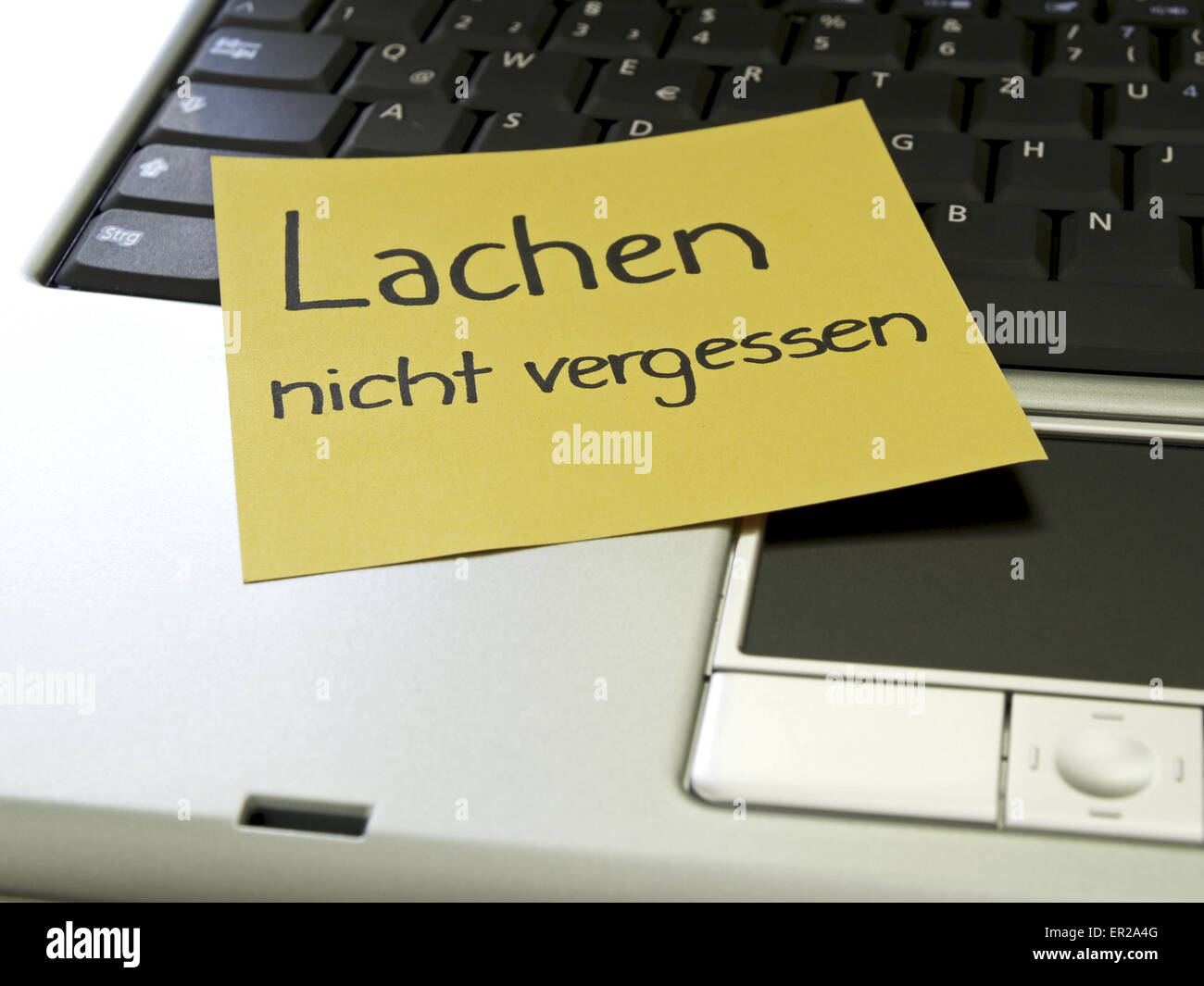 Memo note on notebook, Don´t forget to laugh Stock Photo - Alamy