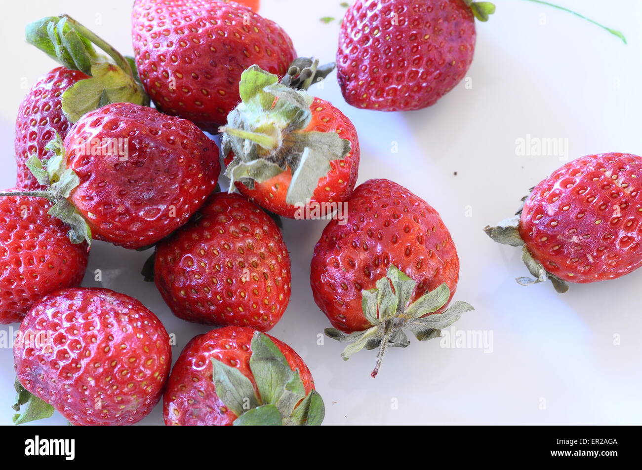 Rotten strawberries hi-res stock photography and images - Alamy