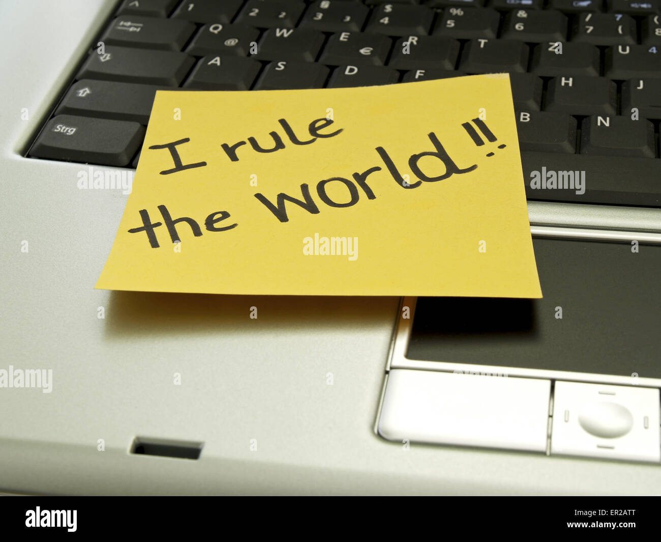 Memo note on notebook, I rule the world Stock Photo - Alamy