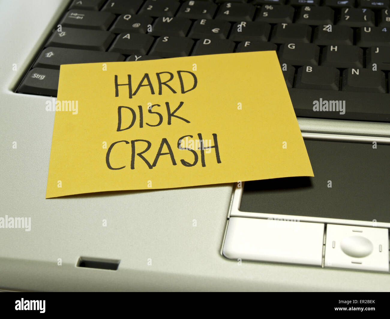Memo note on notebook, hard disk crash Stock Photo - Alamy
