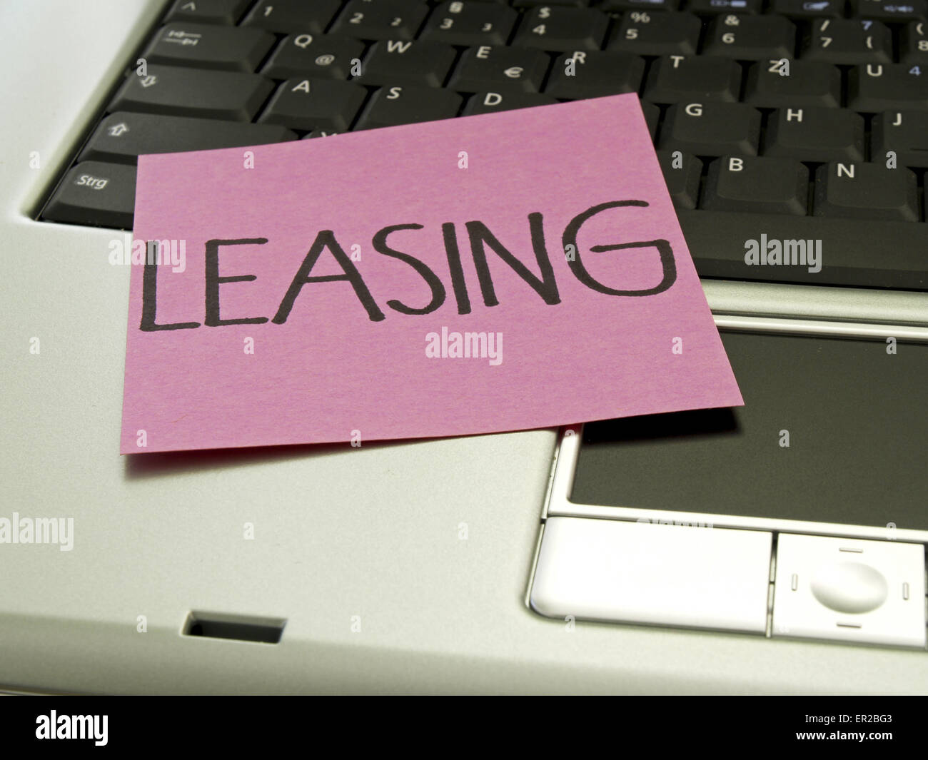Memo note on notebook, leasing Stock Photo - Alamy