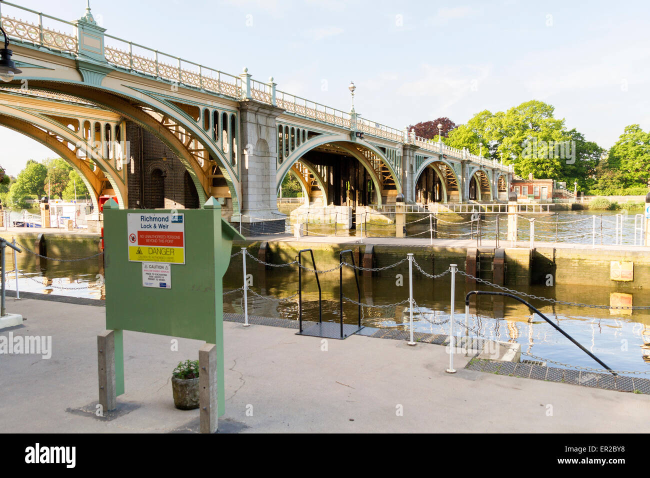 Richmond Lock and Footbridge in Richmond London Stock Photo - Alamy