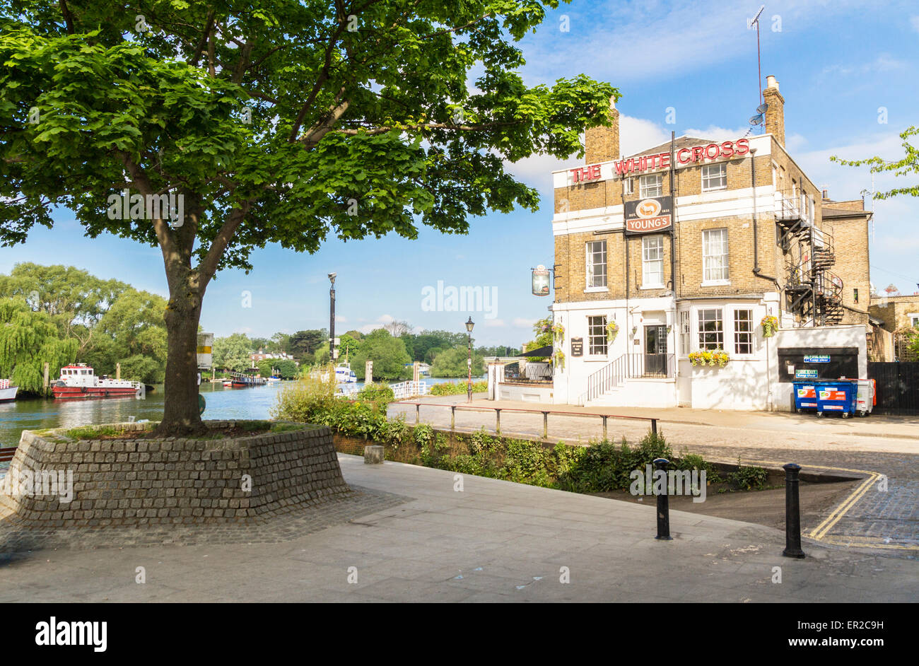Tavern pub richmond london uk hi-res stock photography and images - Alamy