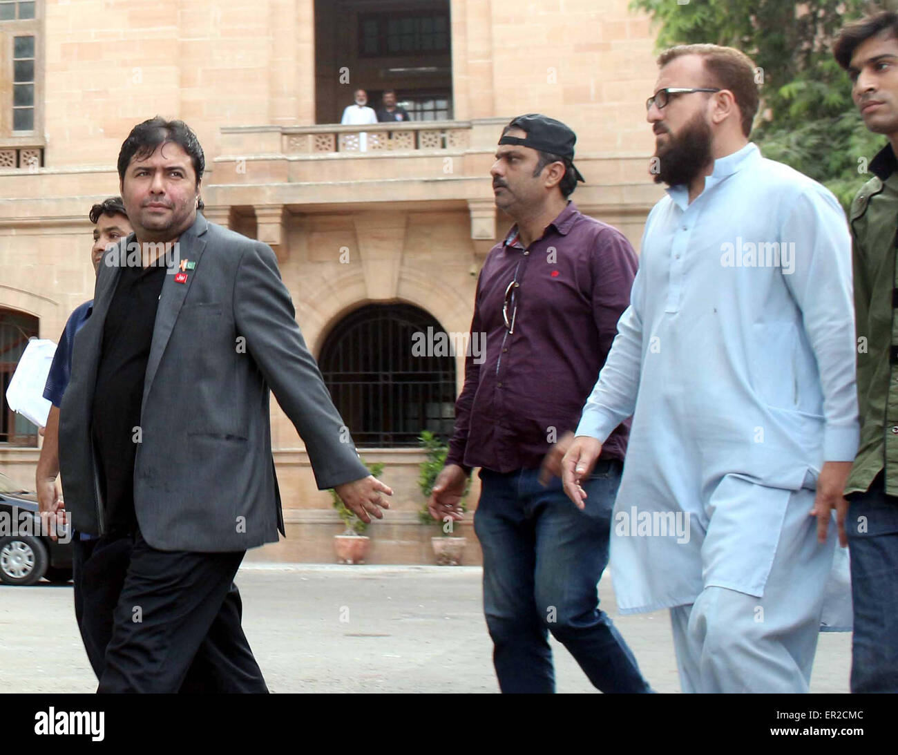 Founder and CEO Axact, Shoaib Sheikh coming to Sindh High Court to file ...