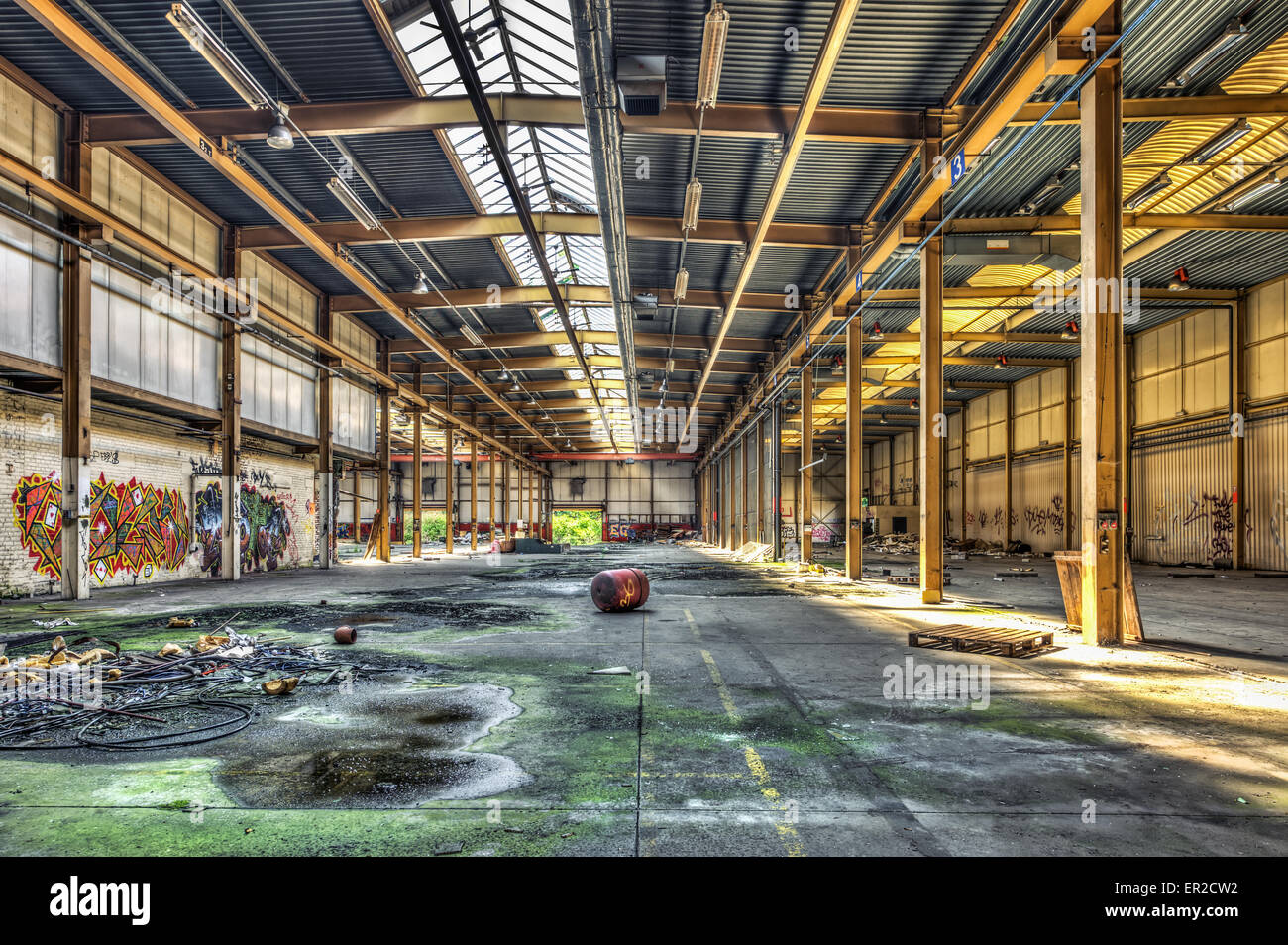 Old empty warehouse Stock Photo - Alamy
