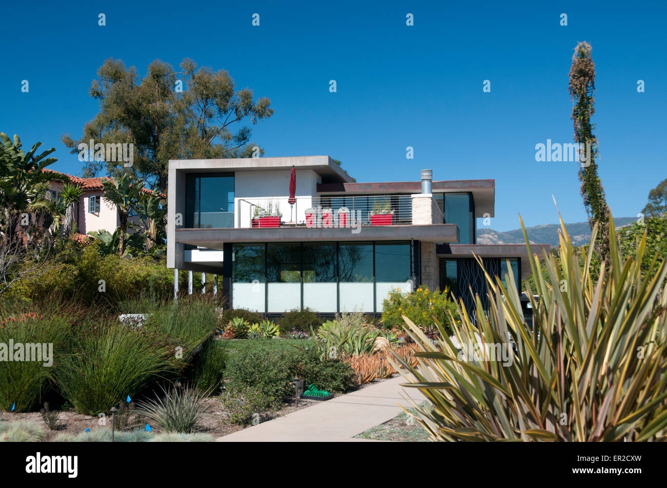 Multi level house hi-res stock photography and images - Alamy