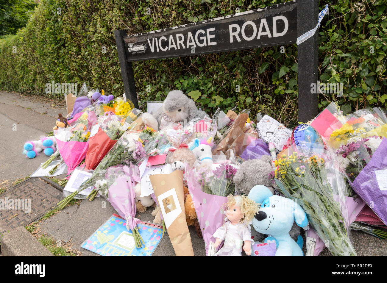 Murder scene crime flowers hi-res stock photography and images - Alamy