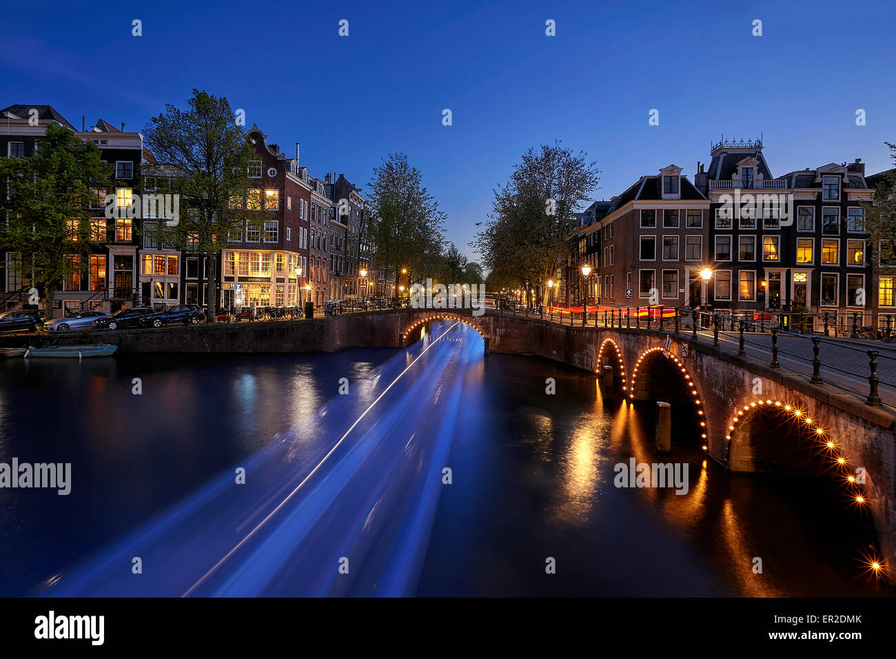 The canals and bridges of Amsterdam by night Stock Photo - Alamy