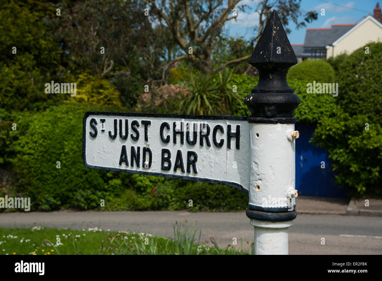 Cornwall road sign hi-res stock photography and images - Alamy