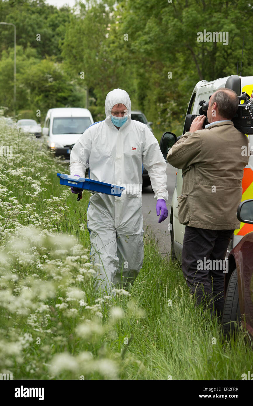 White forensic suit hi-res stock photography and images - Alamy