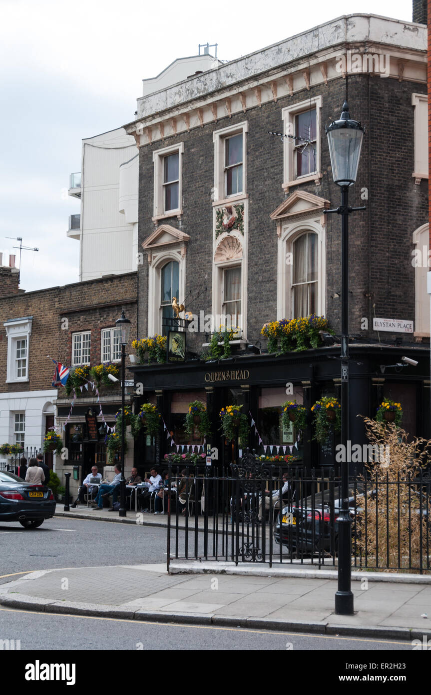 Queens head pub london hi-res stock photography and images - Alamy