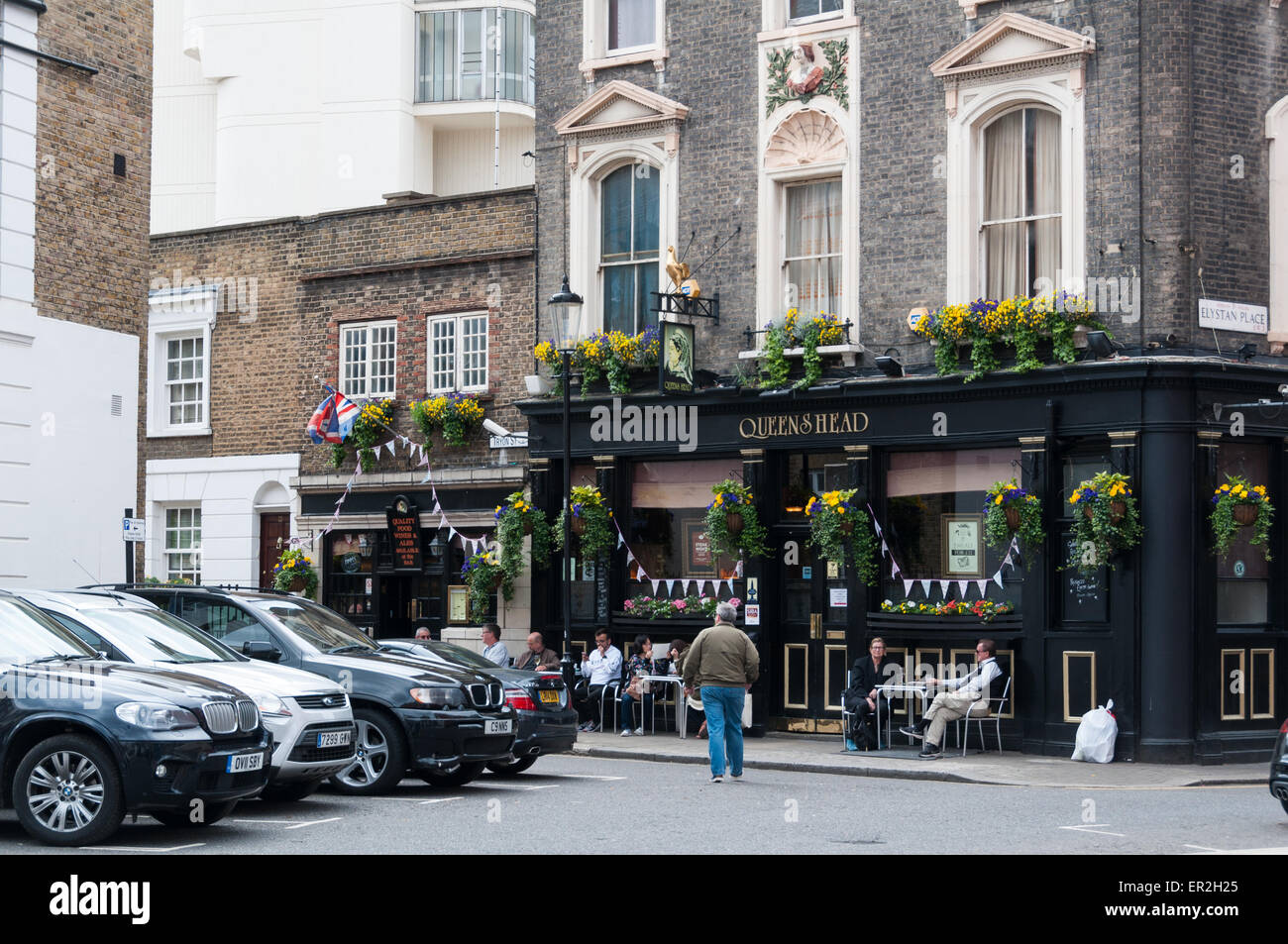 Queens head pub london hi-res stock photography and images - Alamy