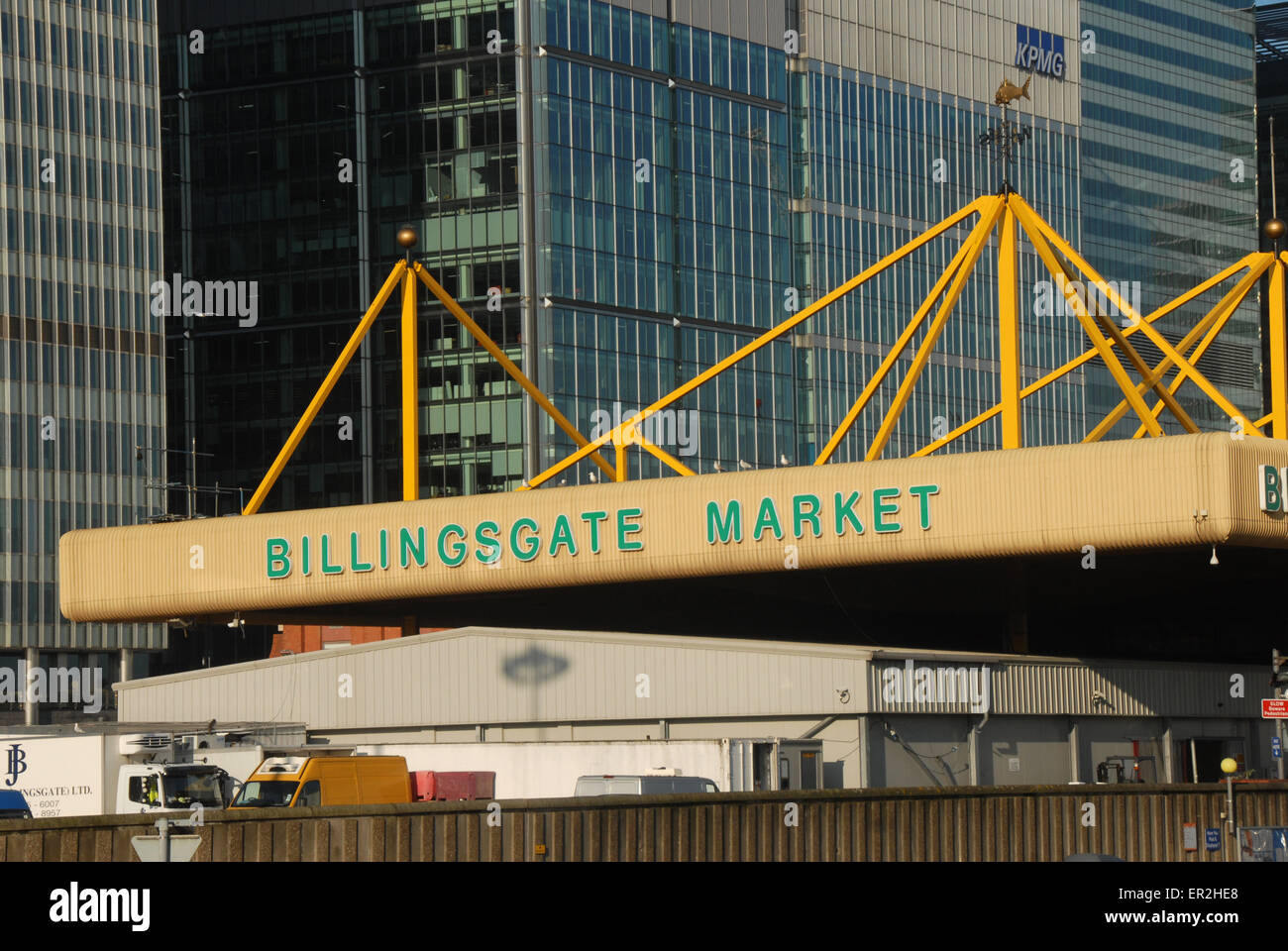 Billingsgate fish market entrance hi-res stock photography and images ...