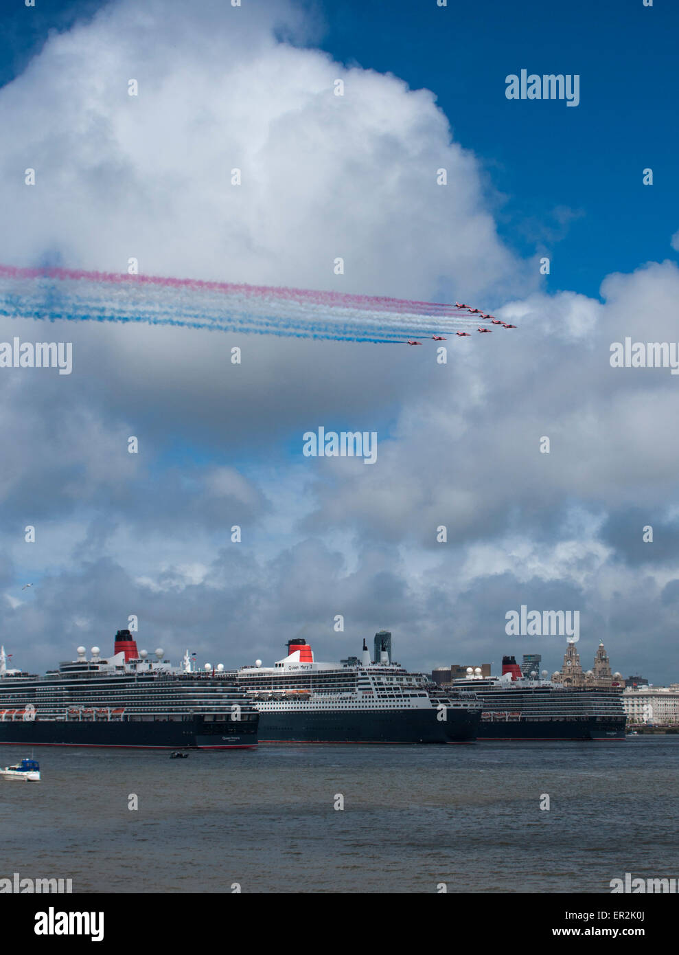 Red Arrows flying over the Three Queens, Queen Victoria, Queen Mary 2 ...