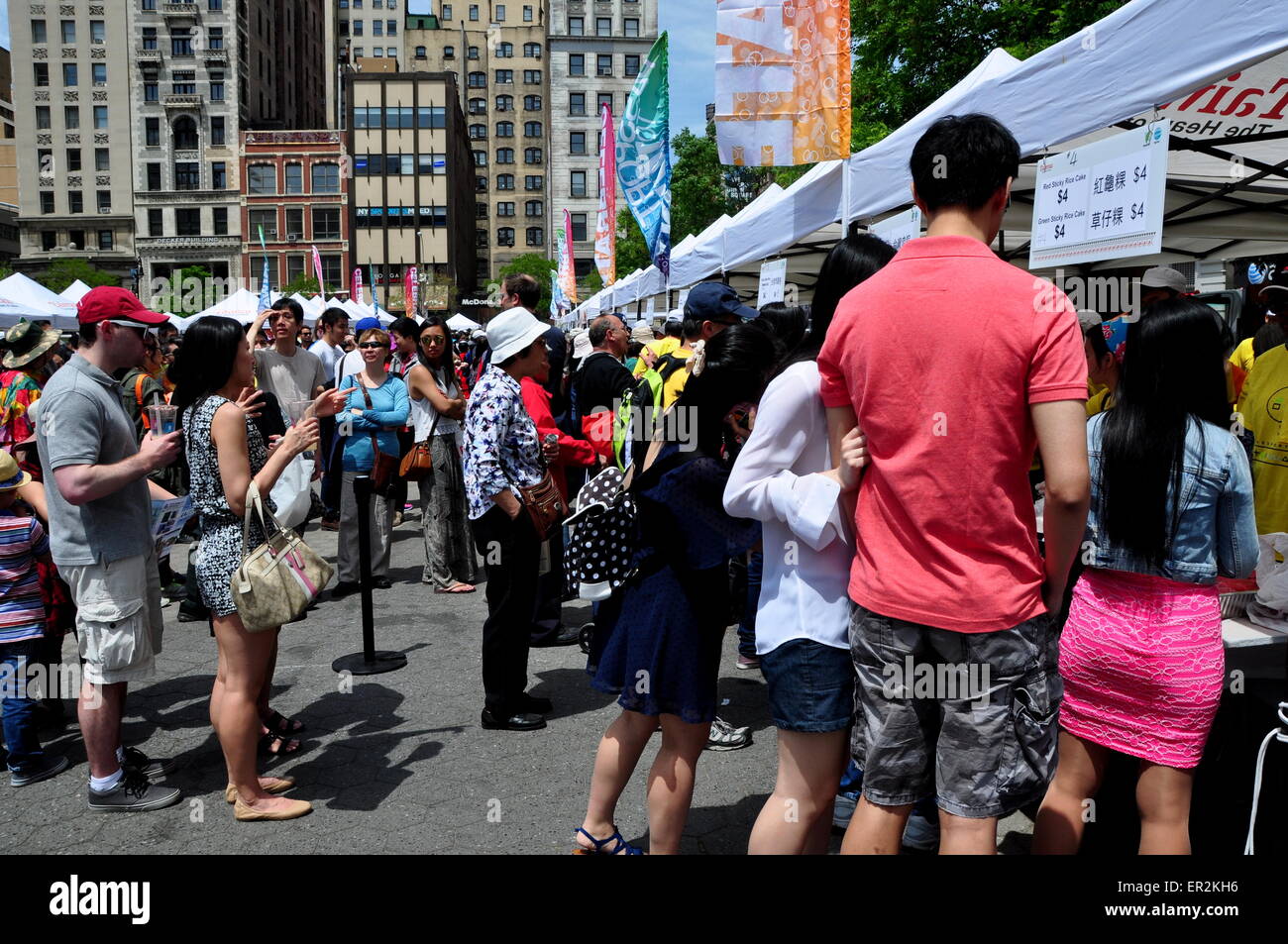 New York City: People queue in long lines to buy food from vendors at ...