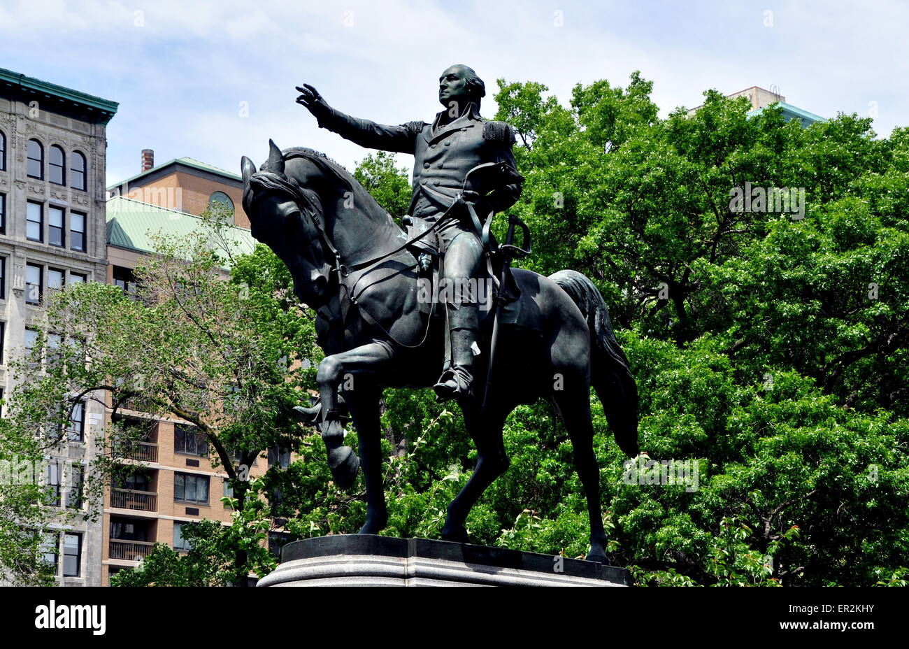 New York City: Equestrian Statue of General George Washington facing ...