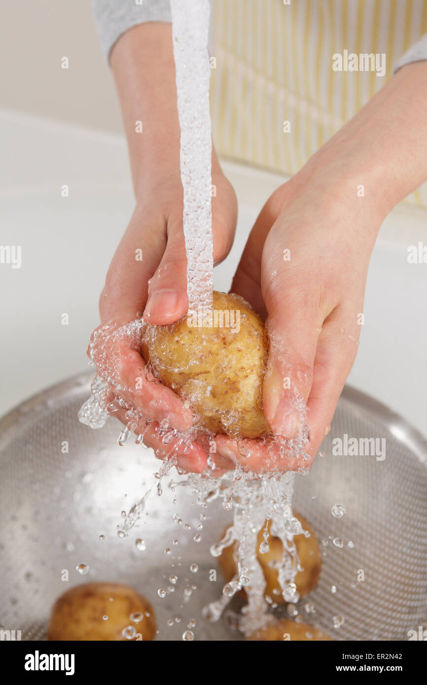 Close up of woman's hands washing potatoes Stock Photo - Alamy