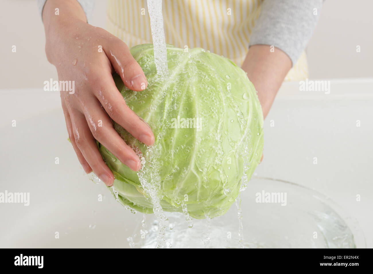 Washing cabbage hi-res stock photography and images - Alamy