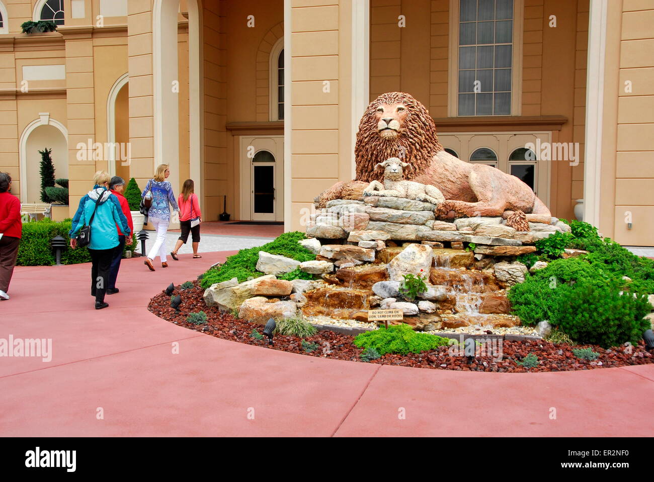 Lion and Lamb statue at the Sight and Sound Theatre in Branson ...