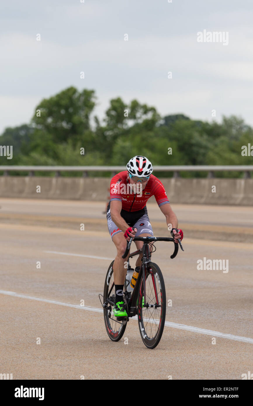 Chattanooga, Tennessee, USA. 25th May, 2015. Professional cyclists ...