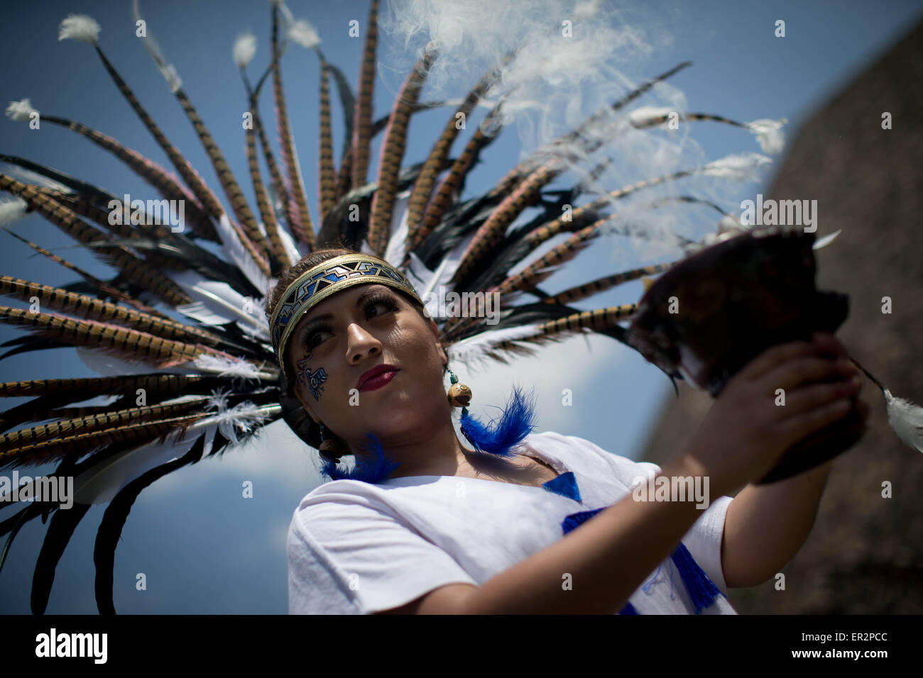 Teotihuacan, Mexico. 25th May, 2015. A Mexican female dancer performs ...