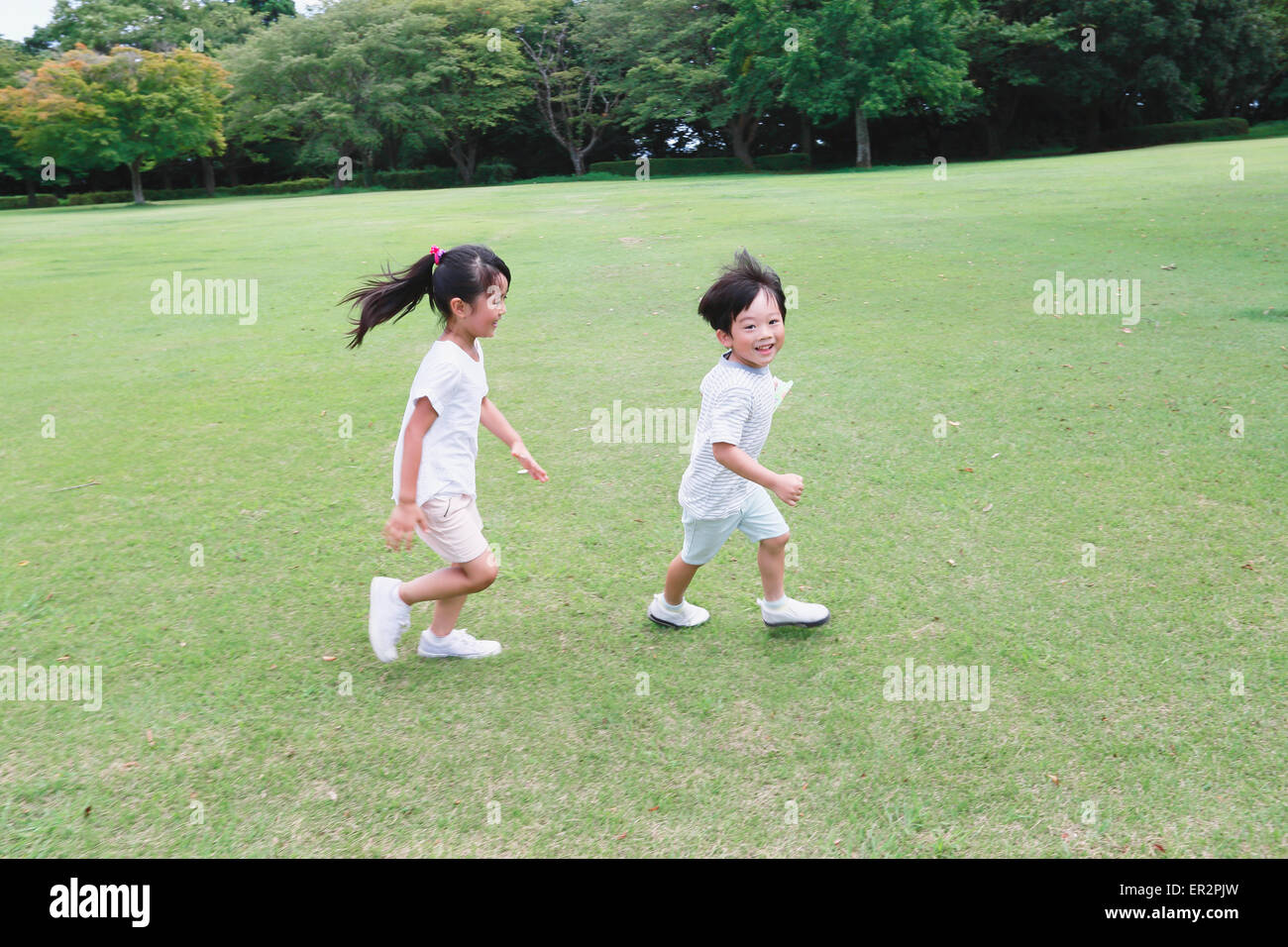 Japanese kids running in city hi-res stock photography and images - Alamy