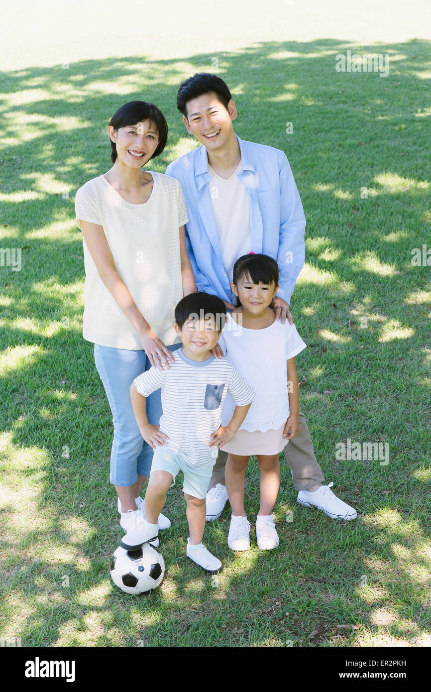 Happy Japanese family in a city park Stock Photo - Alamy