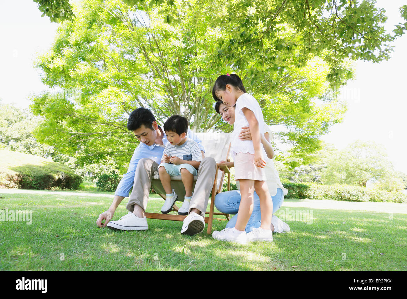 Happy Japanese family in a city park Stock Photo - Alamy