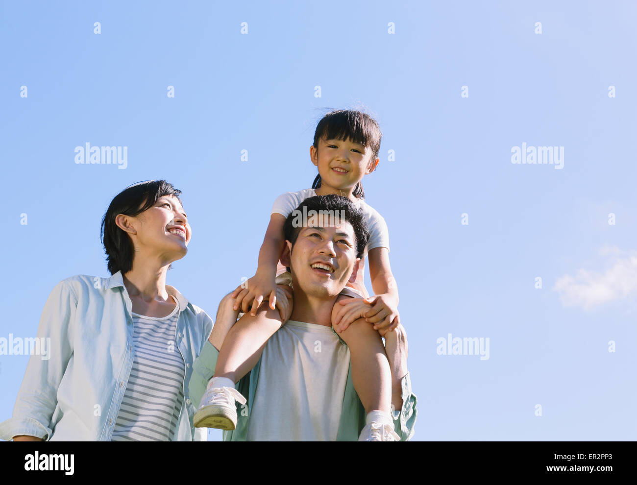 Happy Japanese family smiling Stock Photo - Alamy
