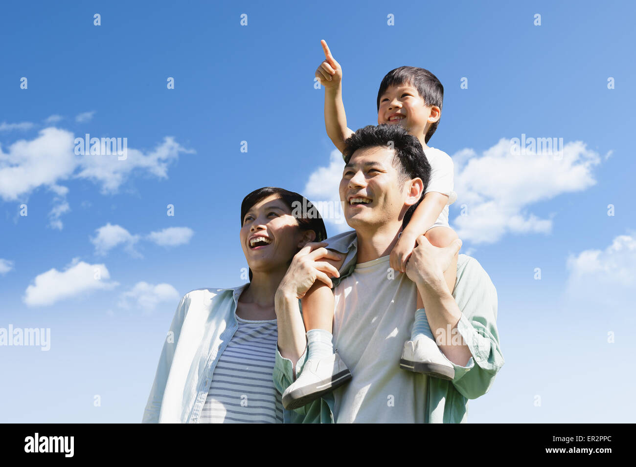 Happy Japanese family smiling Stock Photo - Alamy