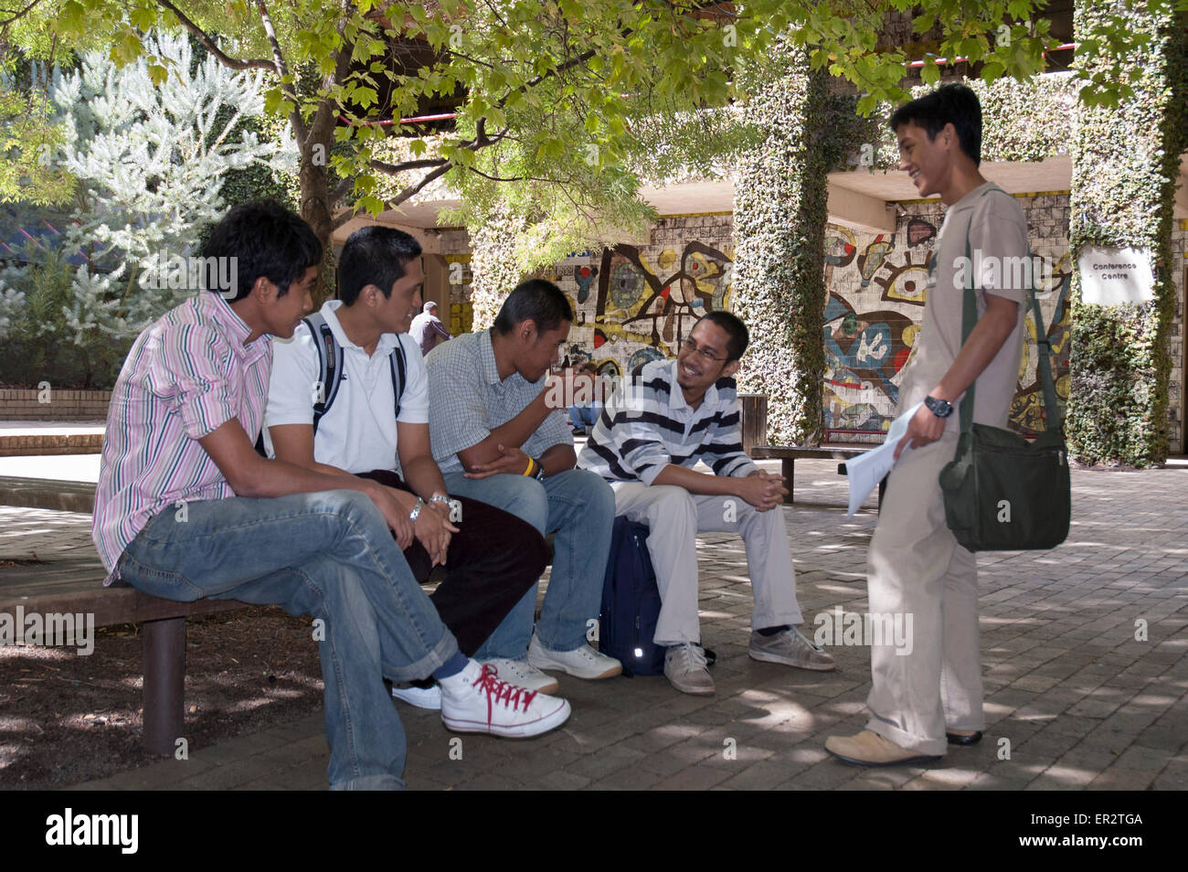 University of melbourne campus students hi-res stock photography and ...